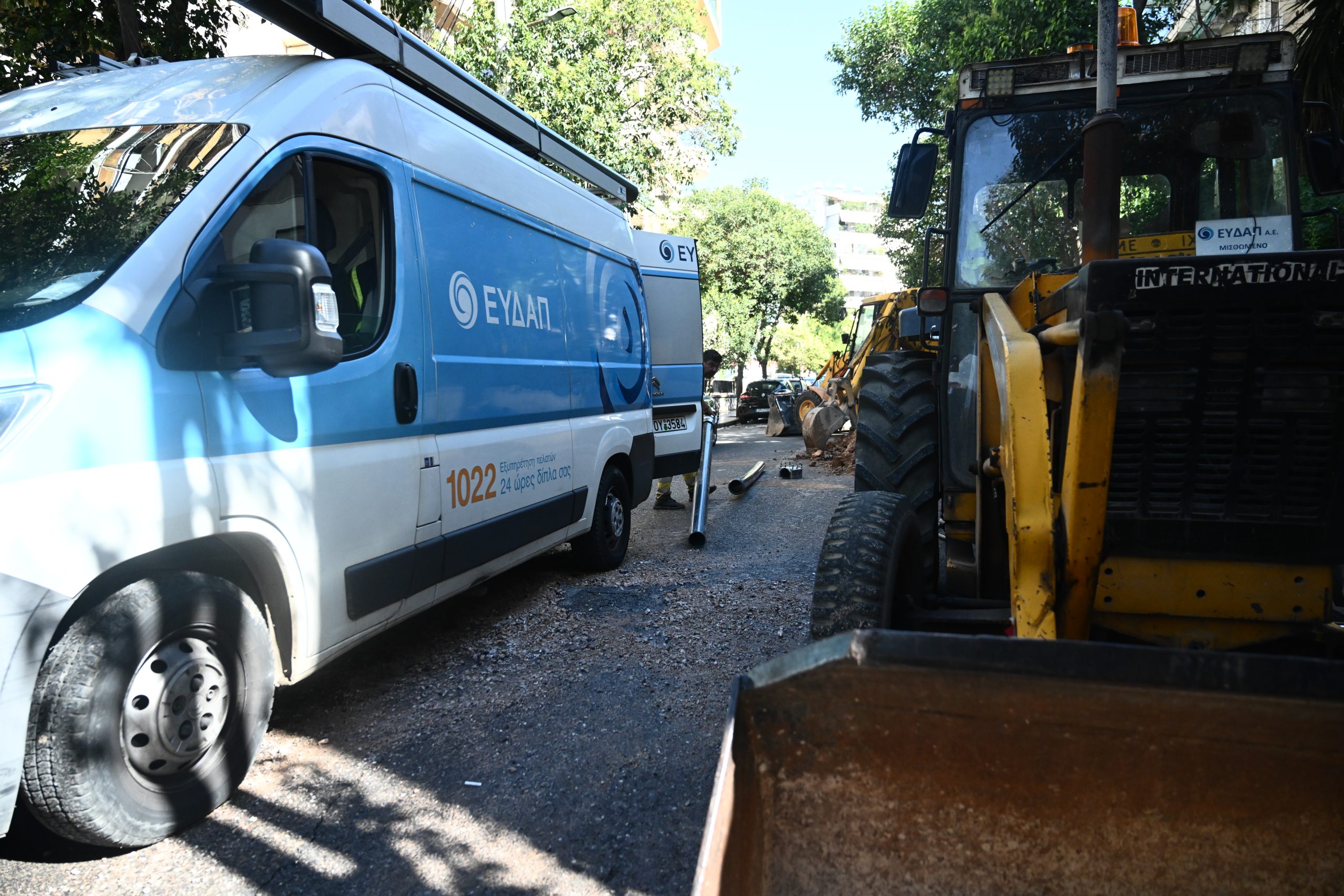 Αποκαταστάθηκε η κυκλοφορία στην Εμμ. Μπενάκη μετά τη θραύση αγωγού της ...