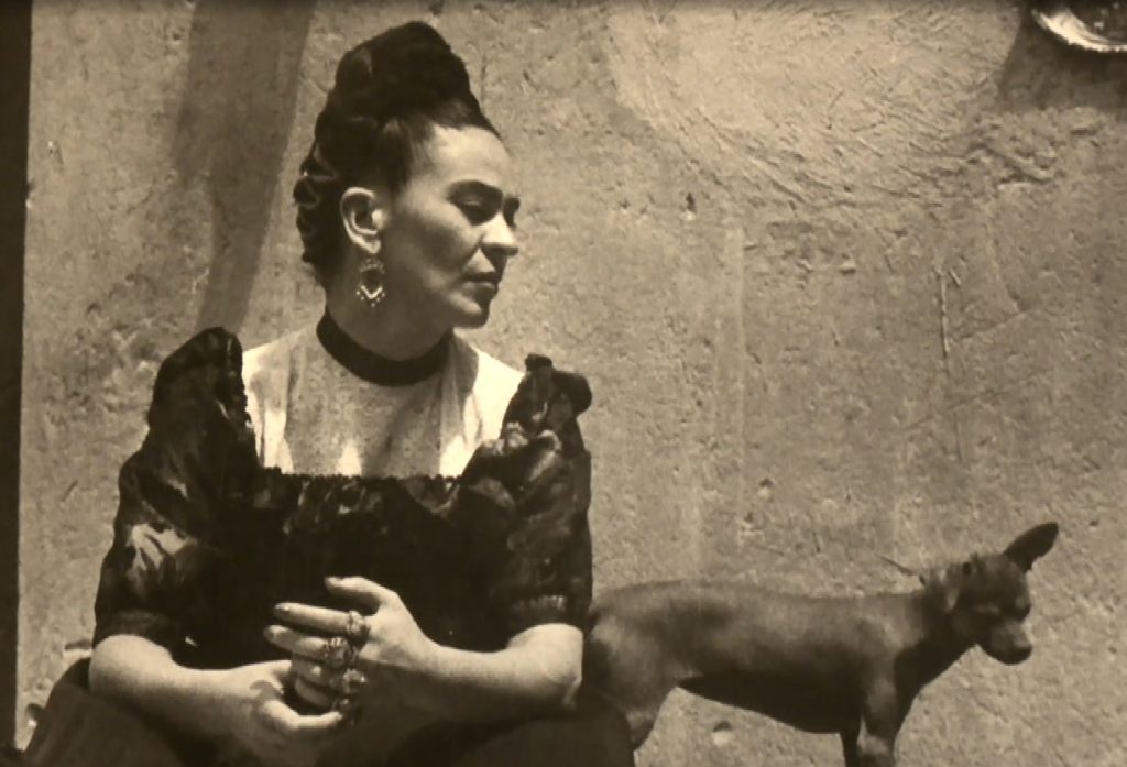 Frida Kahlo – Her Photos: Ανοίγει η αυλαία της φωτογραφικής έκθεσης για ...