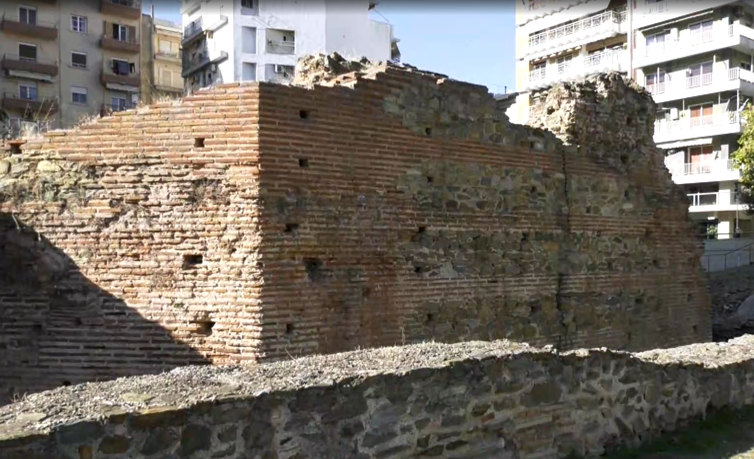 Σύλλογος Ελλήνων Αρχαιολόγων για τα κάγκελα στα ανάκτορα του Γαλερίου ...
