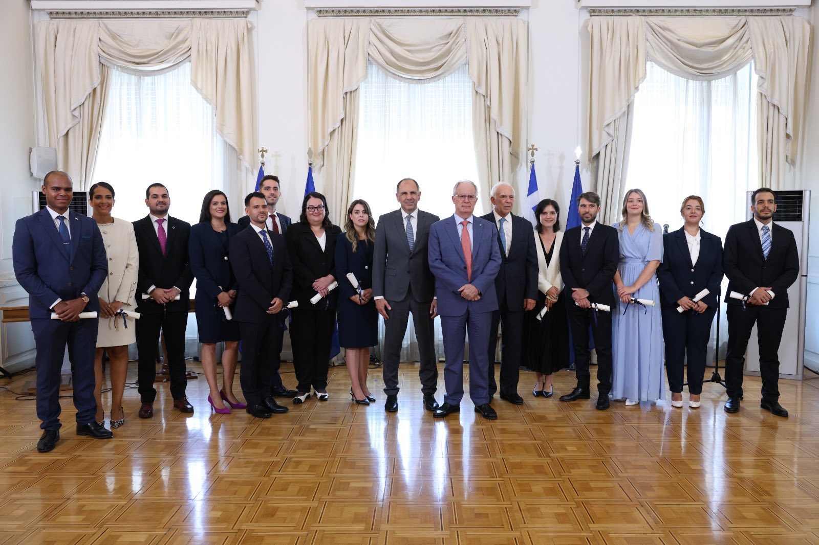 Ο Διευθυντής της Ελληνικής Διπλωματικής Ακαδημίας, Πρέσβυς Μιχάλης ...