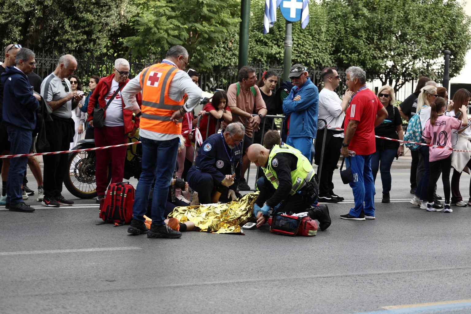 42ος Μαραθώνιος: Συγκίνηση και ευφάνταστη εμψύχωση, περίεργες ...