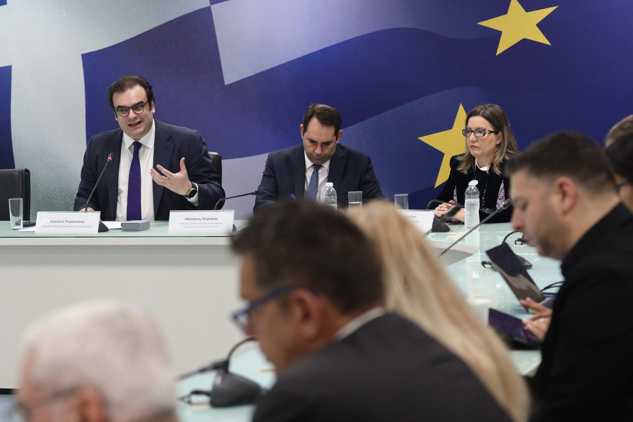 Προϋπολογισμός 2026: Οι αλλαγές που έρχονται σε φόρους, μισθούς και ...