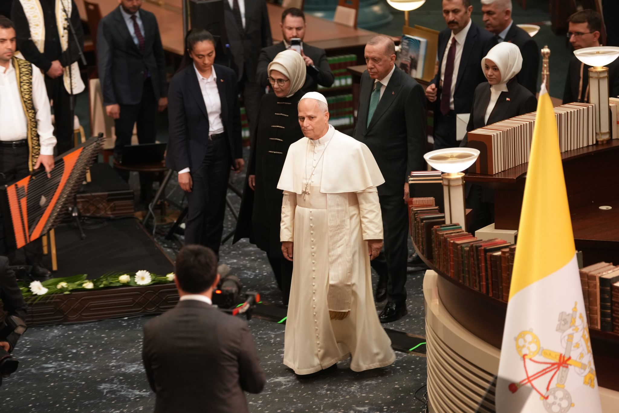 Ιστορική συνάντηση στην Κωνσταντινούπολη - Οικουμενικός Πατριάρχης και ...