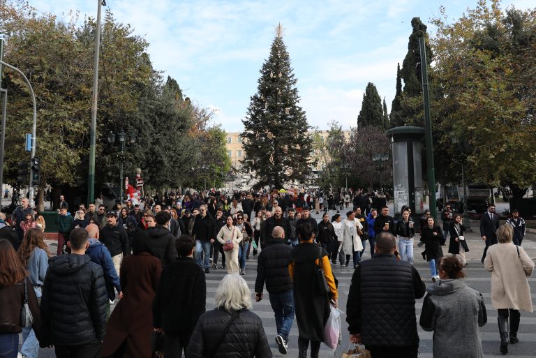 Κορυφώνεται η εορταστική κίνηση στην αγορά σε Αθήνα και Θεσσαλονίκη ...