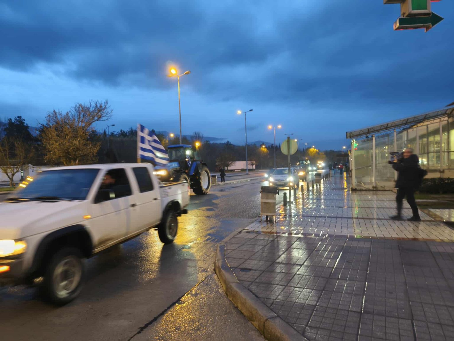 Παραμένουν στα μπλόκα και κλιμακώνουν τις κινητοποιήσεις οι αγρότες ...