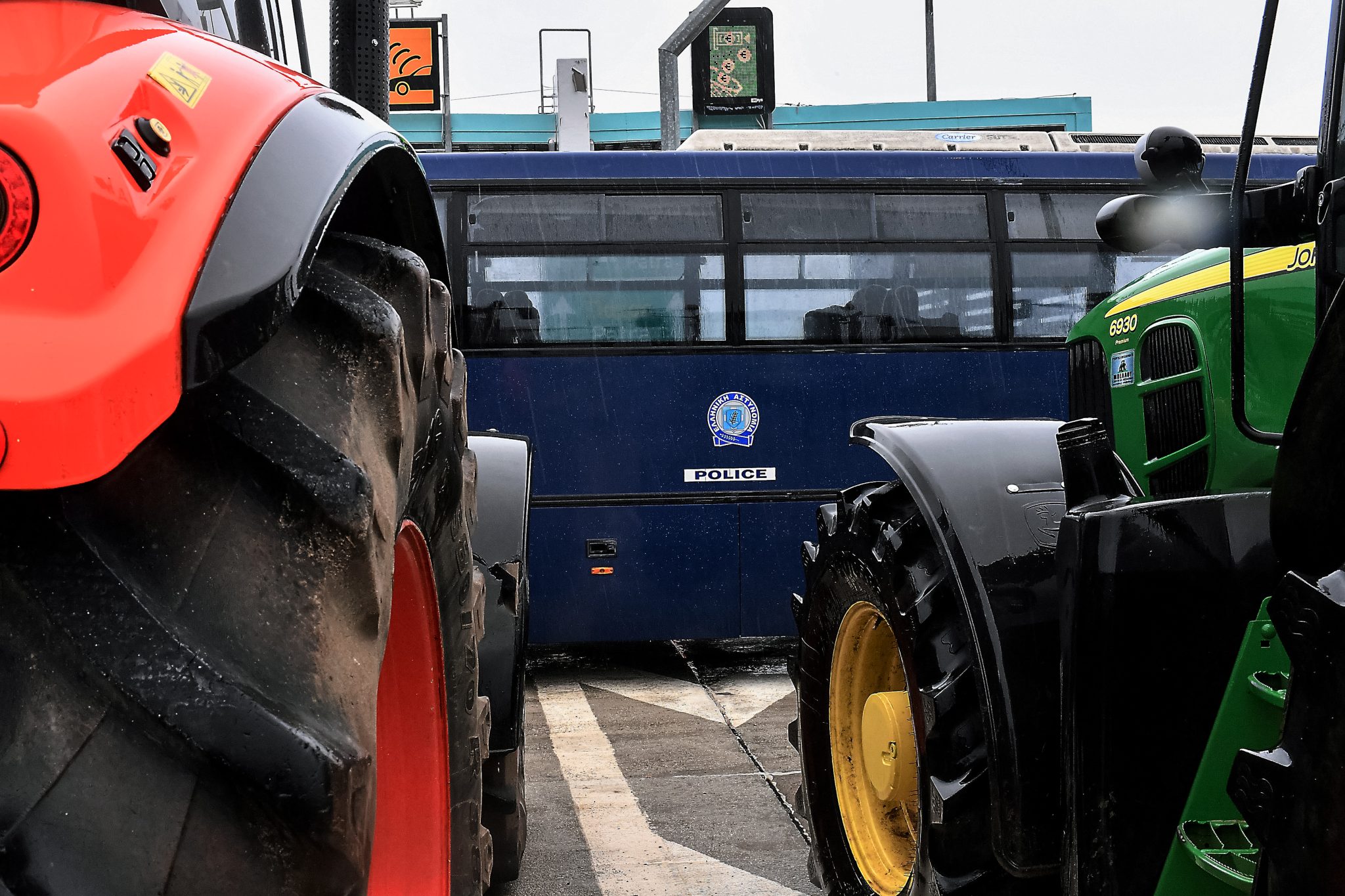 Σε θέσεις μάχης οι αγρότες: Ζητούν δεσμεύσεις και προαναγγέλουν πιο ...