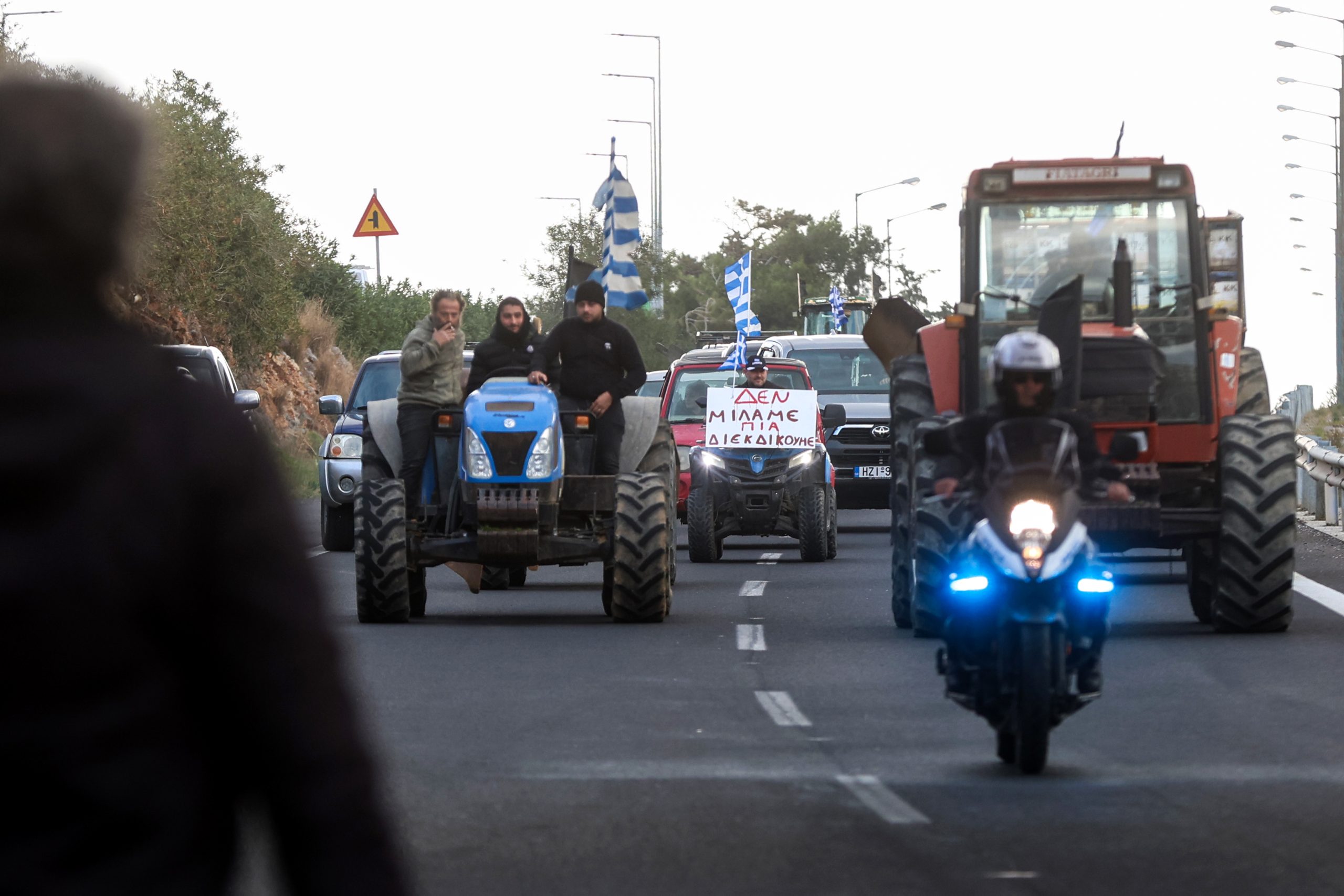 Δεν κάνουν πίσω οι αγρότες - Κλιμακώνουν τις κινητοποιήσεις σε όλη τη ...