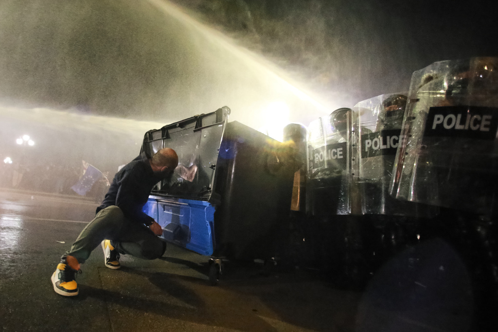 Γεωργία: Τοξική ουσία του Α' Παγκοσμίου Πολέμου ψεκάστηκε σε διαδηλωτές ...