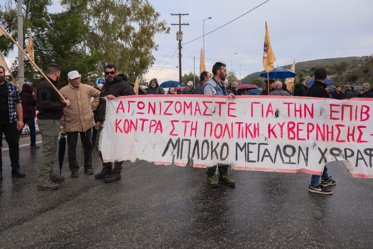 Κλιμακώνουν οι αγρότες: Συνεχίζουν με νέα μπλόκα με στόχο να μείνουν ...