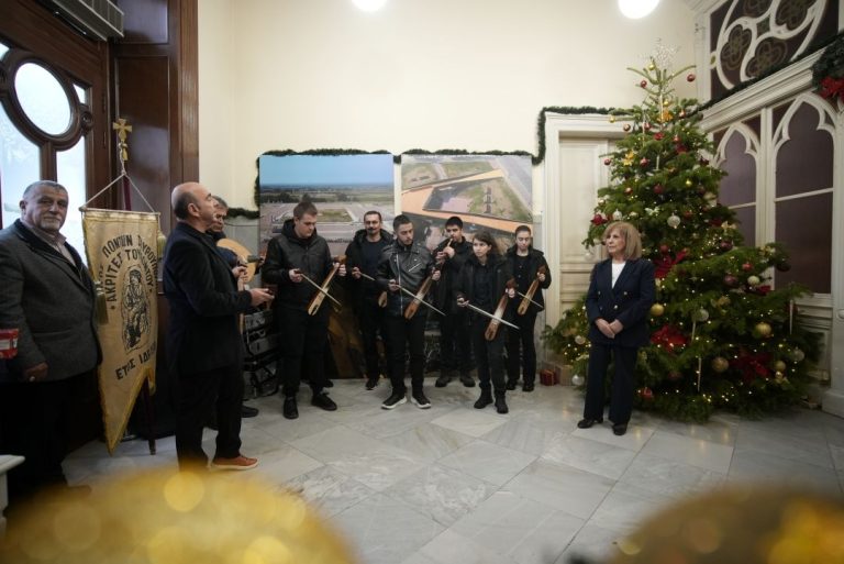 Τα κάλαντα των Χριστουγέννων στην Περιφερειάρχη Κεντρικής Μακεδονίας ...