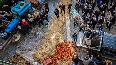 ΑΓΡΟΤΕΣ ΚΑΙ ΚΤΗΝΟΤΡΟΦΟΙ ΔΗΛΩΝΟΥΝ «ΔΕΝ ΥΠΑΡΧΕΙ ΒΗΜΑ ΠΙΣΩ ...