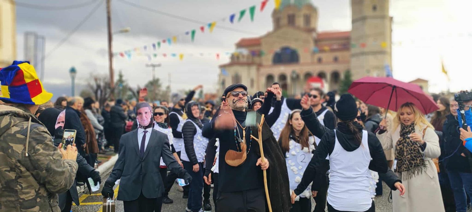 Υπό βροχή αναβιώνουν τα Μπουμπουσάρια στη Σιατιστα - ertnews.gr