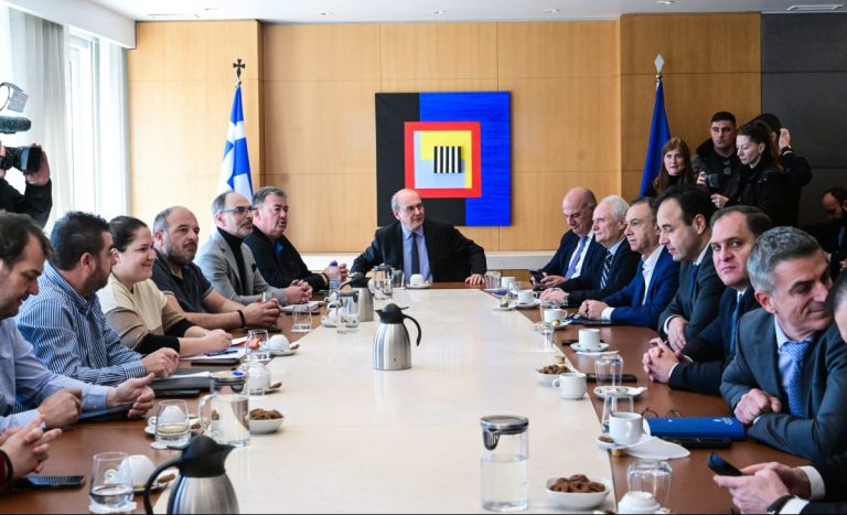 Ολοκληρώθηκε η συνάντηση κυβερνητικών στελεχών με εκπροσώπους των ...