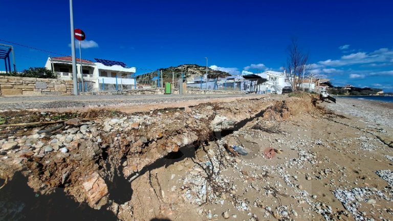 Χίος: Σοβαρά προβλήματα διάβρωσης στην παραλία της Κώμης - ertnews.gr