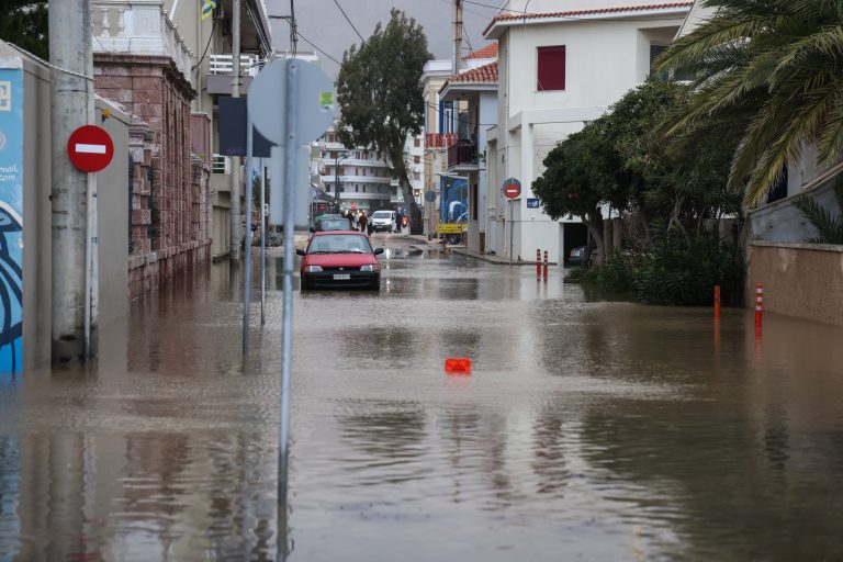 Προβλήματα από την κακοκαιρία σε μεγάλο μέρος της χώρας - Κατολισθήσεις ...