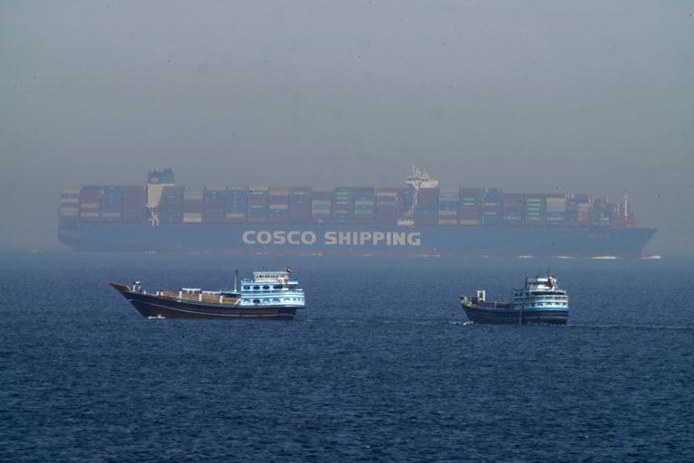 Τουλάχιστον 20.000 ναυτικοί και 15.000 επιβάτες εγκλωβισμένοι στον ...