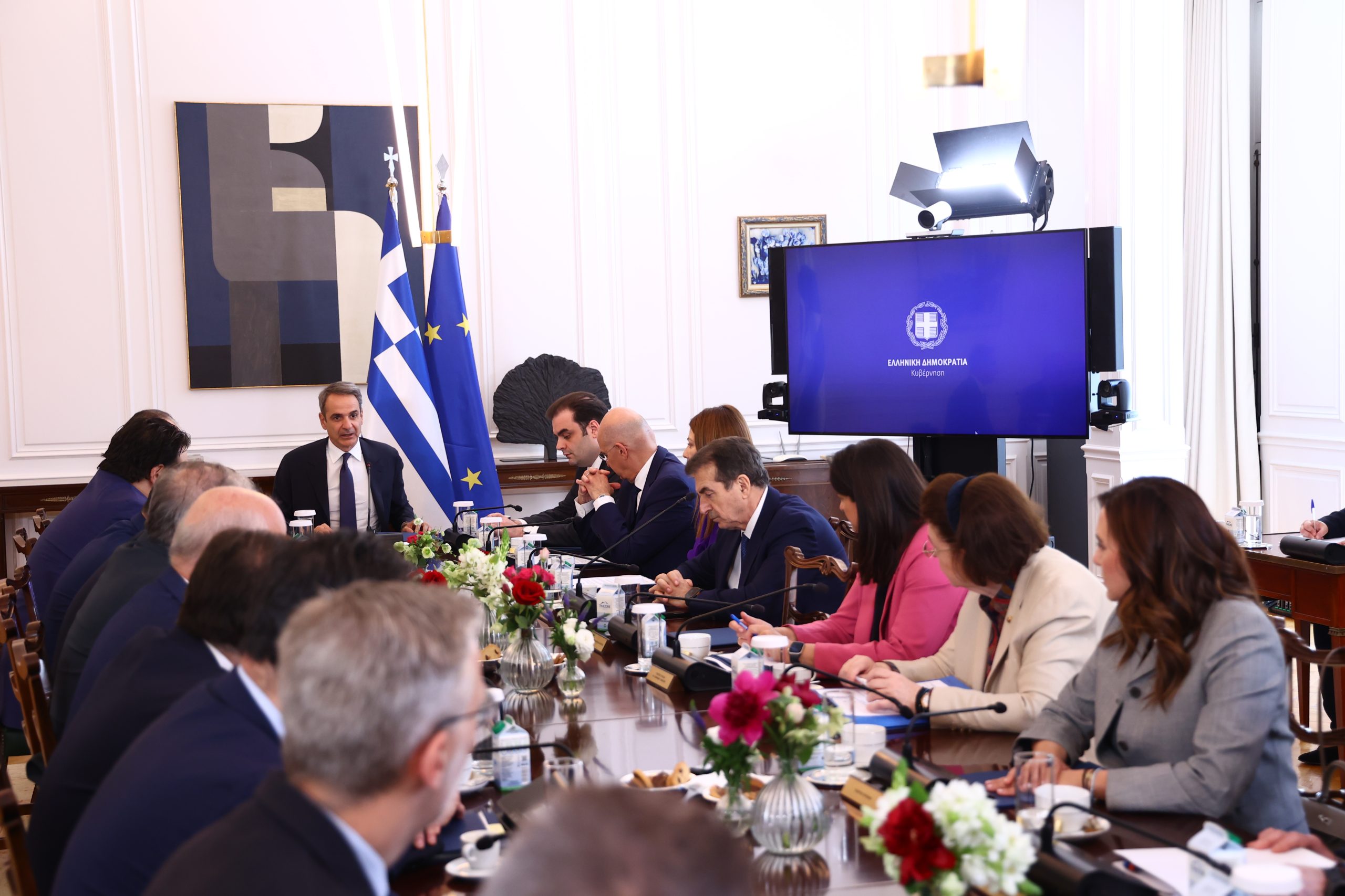 Μητσοτάκης στο υπουργικό: Άλλες οι υποχρεώσεις της κυβέρνησης, άλλες ...