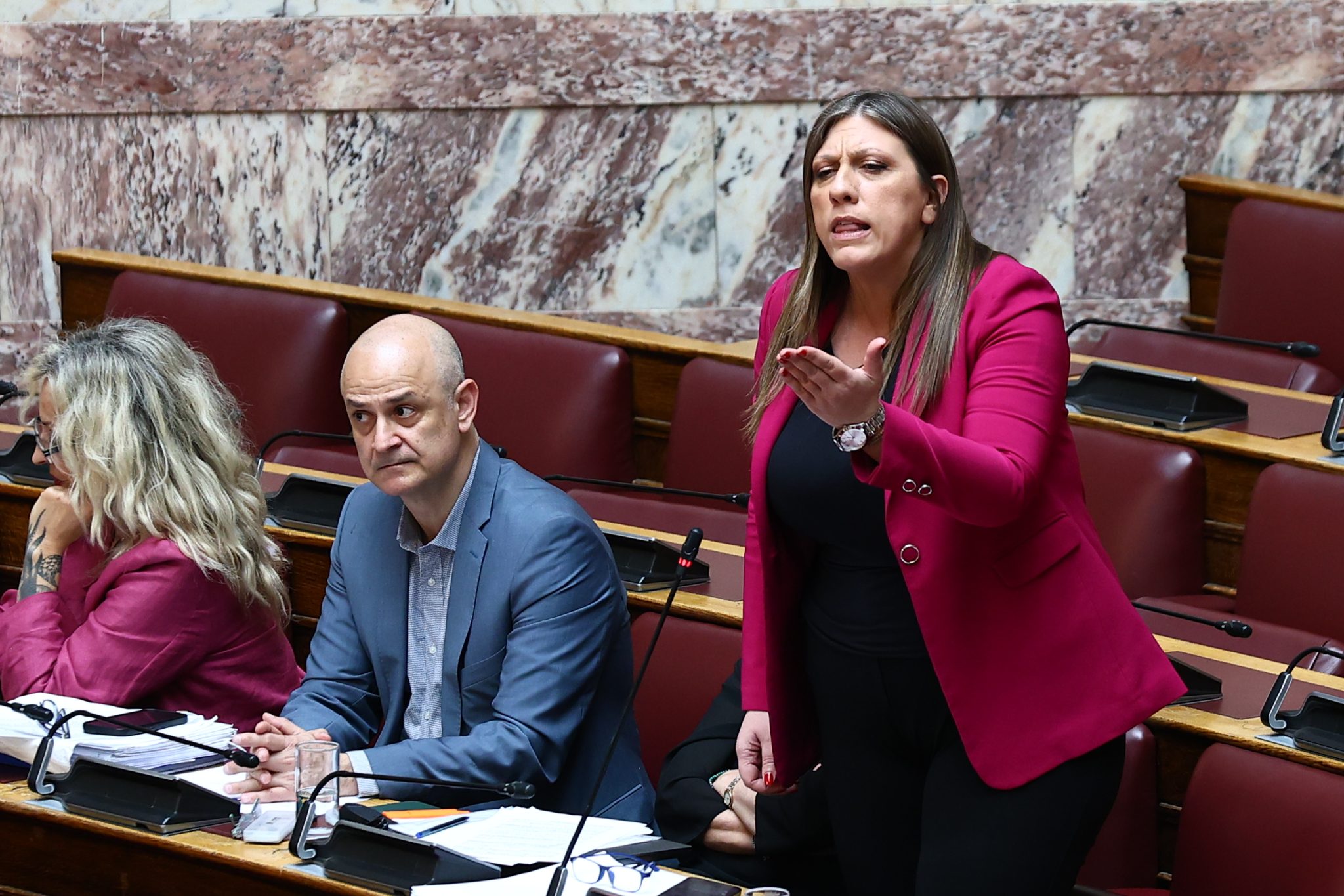 Άγριος καβγάς Κωνσταντοπούλου, Δουδωνή στη Βουλή - «Μην χτυπάτε τα ...