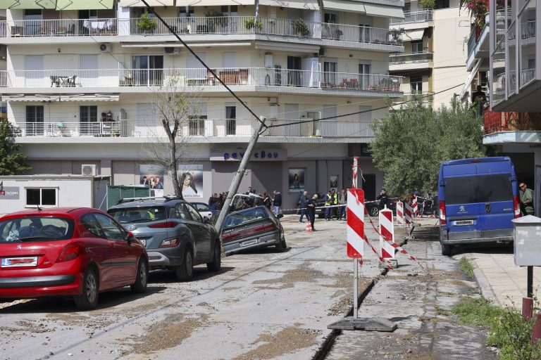 Ανήσυχοι οι κάτοικοι στην περιοχή της Παπάφη μετά την καθίζηση του ...