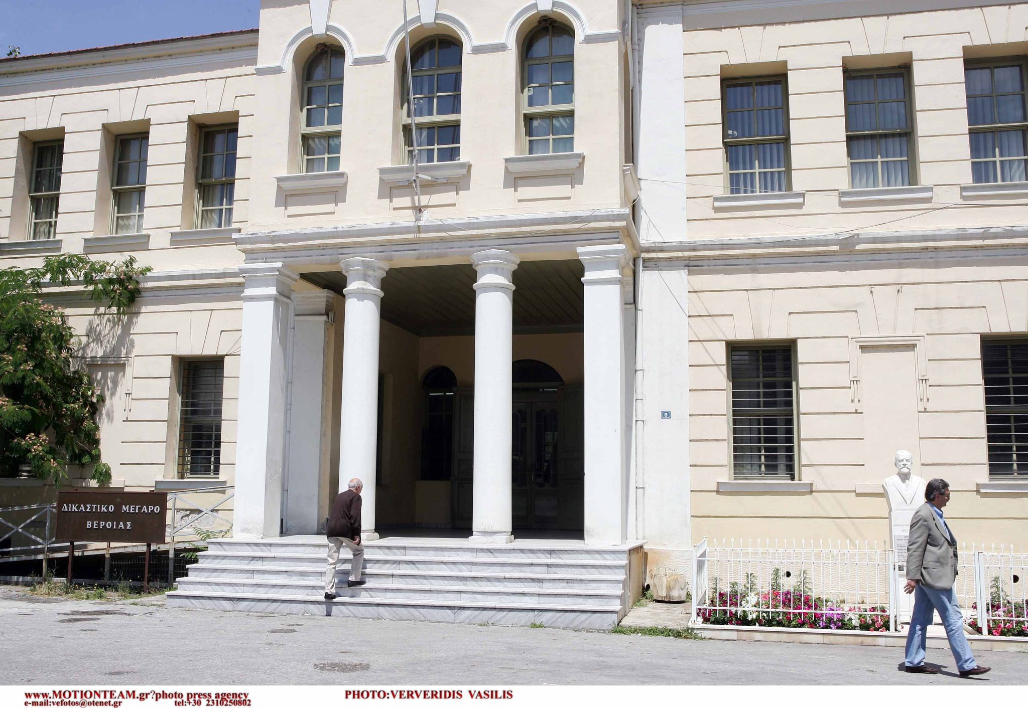 Βέροια: Στο αυτόφωρο ζευγάρι για επεισόδιο σε ΔΥΠΑ - ertnews.gr