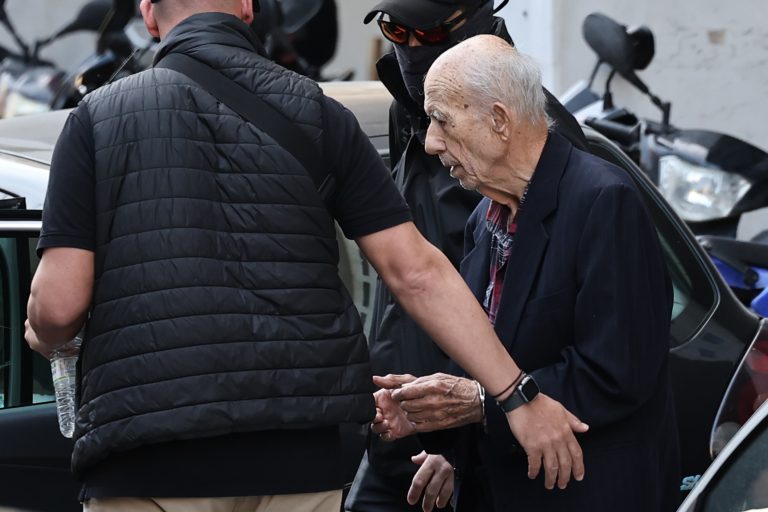 Δικηγόρος 89χρονου που άνοιξε πυρ σε ΕΦΚΑ και Εφετείο στο ΕΡΤnews: Η ...
