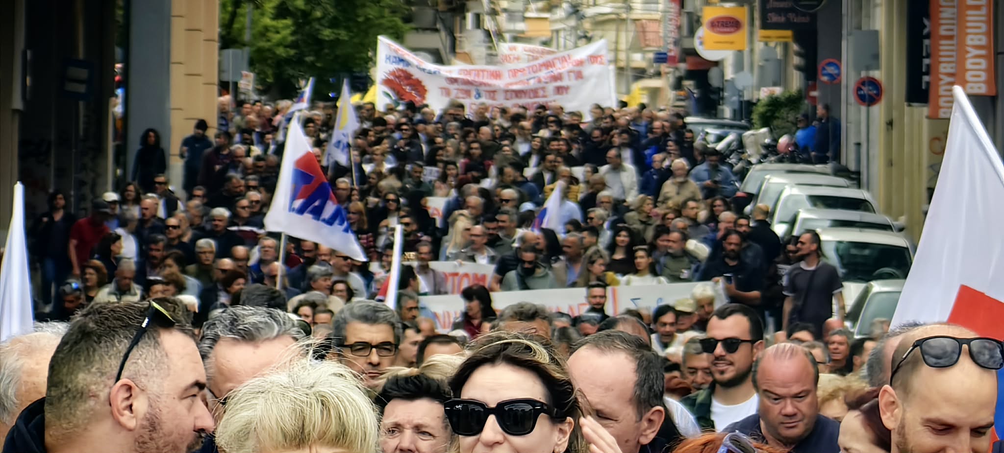 Πάνω από 5.000 εργαζόμενοι στους δρόμους της Πάτρας για την εργατική ...