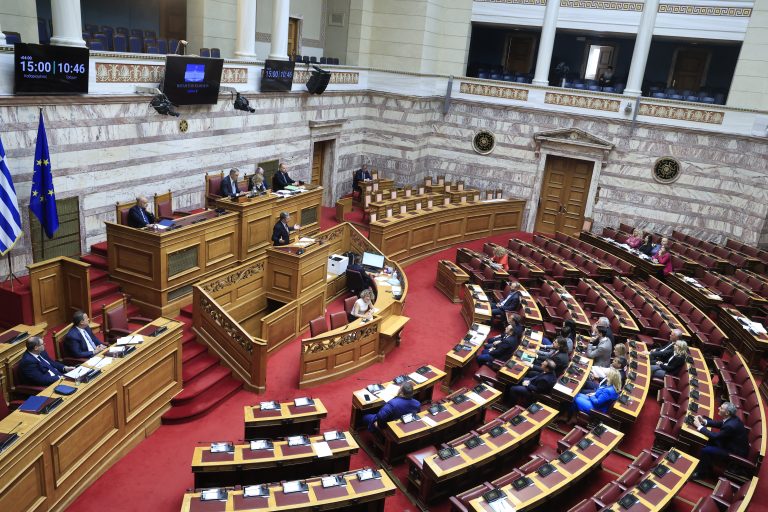 Εκατέρωθεν βολές για τις Ανεξάρτητες Αρχές: «Υπήρξε προσυνεννόηση» λέει ...