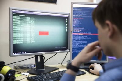 Γαλλία: Έφηβος χάκαρε δημόσια υπηρεσία και επιχείρησε να πουλήσει τα ...