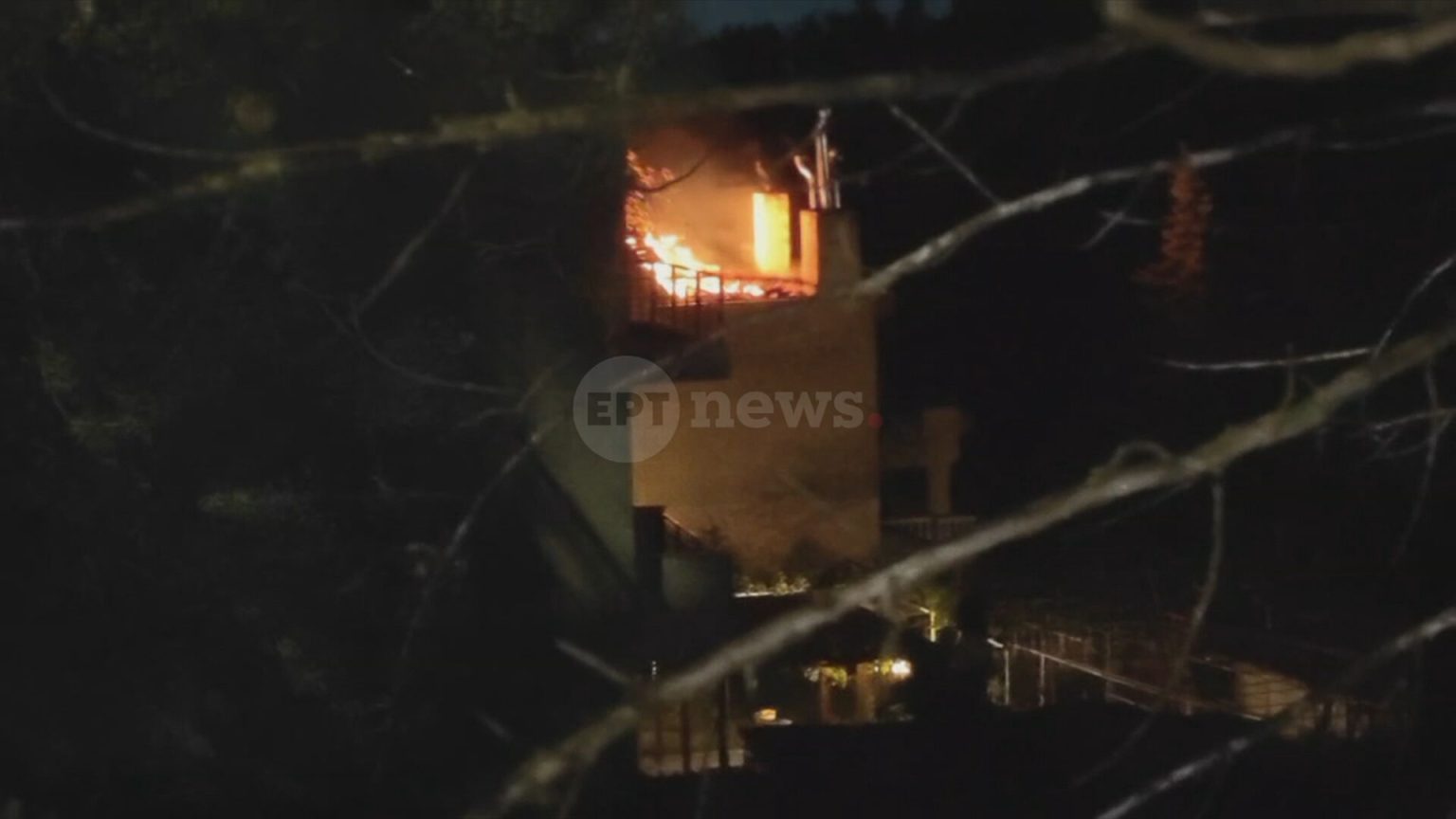 Υλικές ζημιές από φωτιά σε δώμα πολυκατοικίας στο Ωραιόκαστρο ...