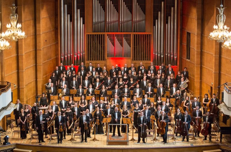 Carmina Burana και στα Σκόπια: Τρεις ορχήστρες, τρεις χορωδίες, τρεις ...
